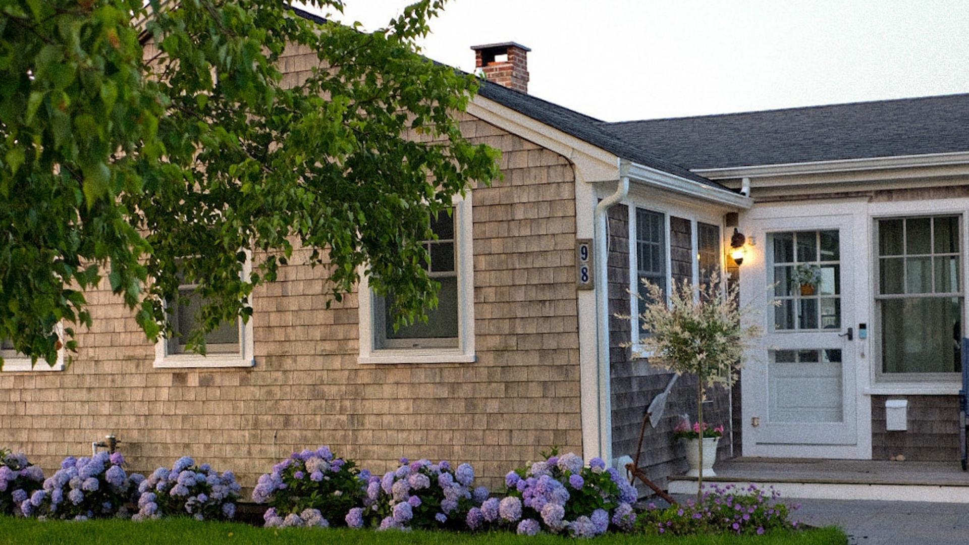 What's a Bully Offer? Canadian Real Estate Questions Answered.